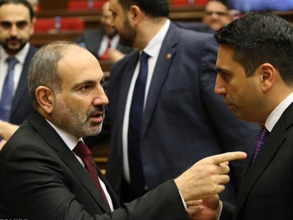 Zham.am | Որքա՞ն հեռու կգնա Նիկոլ Փաշինյանն իր ընկեր Ալեն Սիմոնյանի հարցում