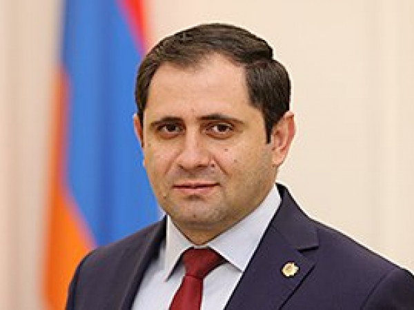 Zham.am | «Մի դղյակի պատմություն». Պապիկյանը հերքում է և պատրաստվում է ...